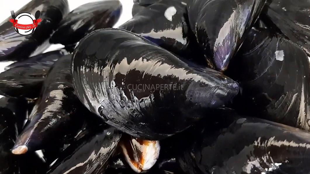 COME SCEGLIERE E PULIRE LE COZZE - Cucina per Te